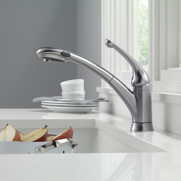 Signature Single Handle Pull Out Kitchen Faucet | Riverbend Home